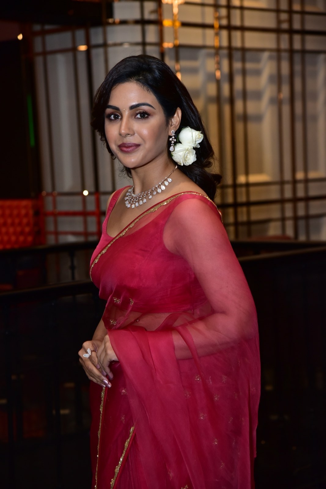 Samyuktha Menon స్లీవ్ లెస్ జాకెట్‌లో సంయుక్త మీనన్.. కనుసైగతోనే ...
