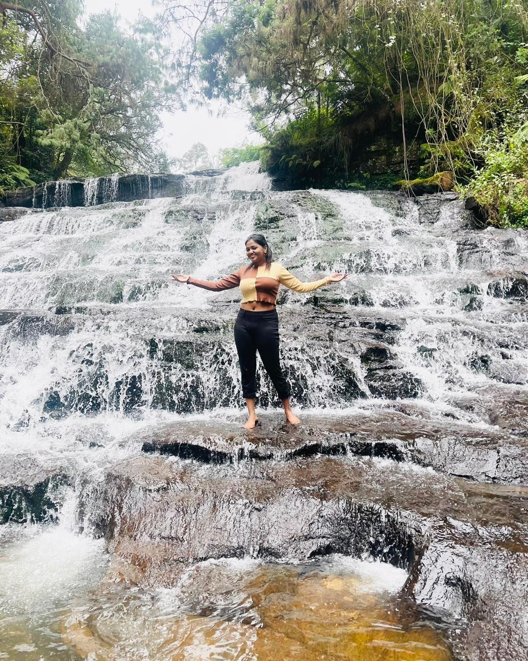 PHOTOS: அம்மாடியோவ்.. எவ்ளோ பெரிய கூந்தல்.. ஷாக்காக்கும் ஷாலு ஷம்மு ...