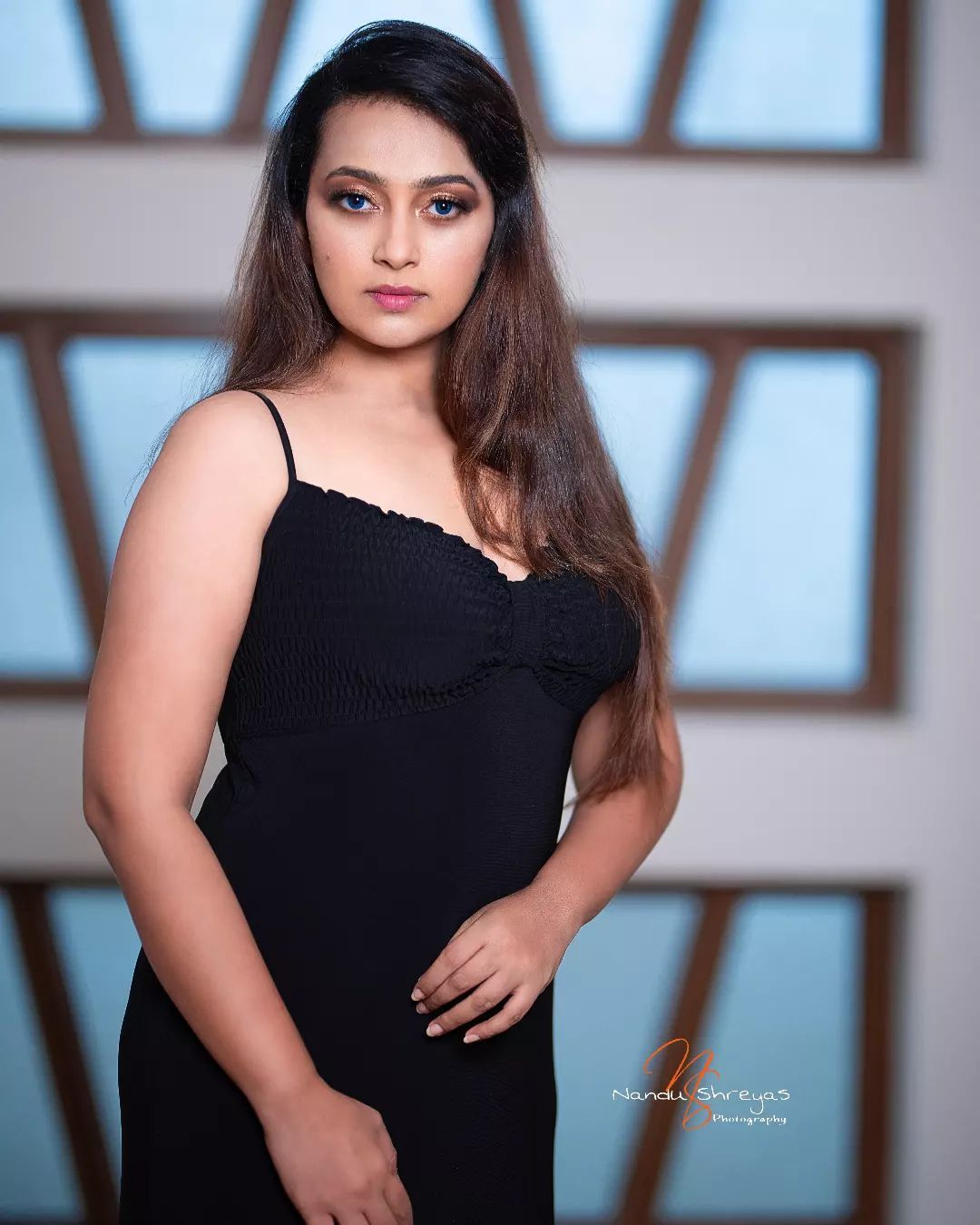 కన్నడ సినిమాలో ఎస్తర్ నోరోన్హా: డాన్స్ ఫొటోలు వైరల్ | Ester Noronha Stills From Kannada Movie ...