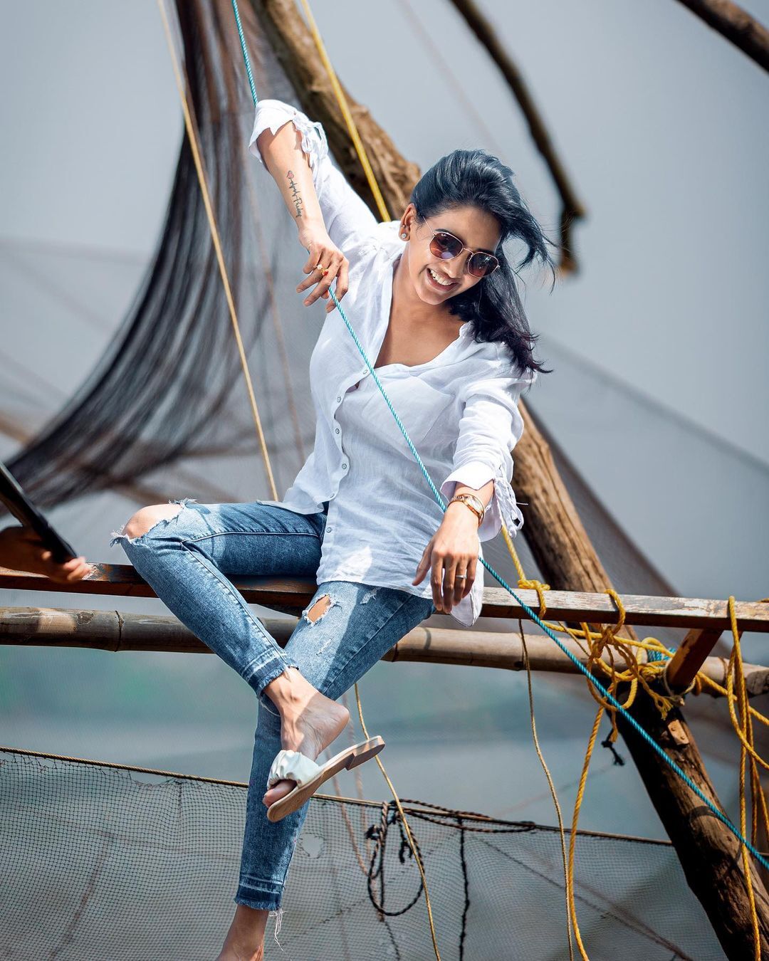 கோயில் சிலையாக மாறிய பாவனி ரெட்டி.. கோயிலில் போட்டோ ஷுட்! | Actress ...