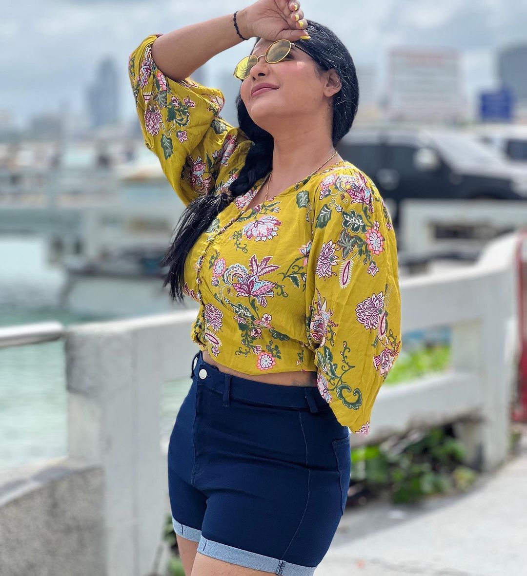 PHOTOS : என் கழுத்து வரையில் ஆசை வந்து நொந்தேனே.. ரேஷ்மாவின் விவகாரமான பிக்ஸ்! | Actress Reshma ...