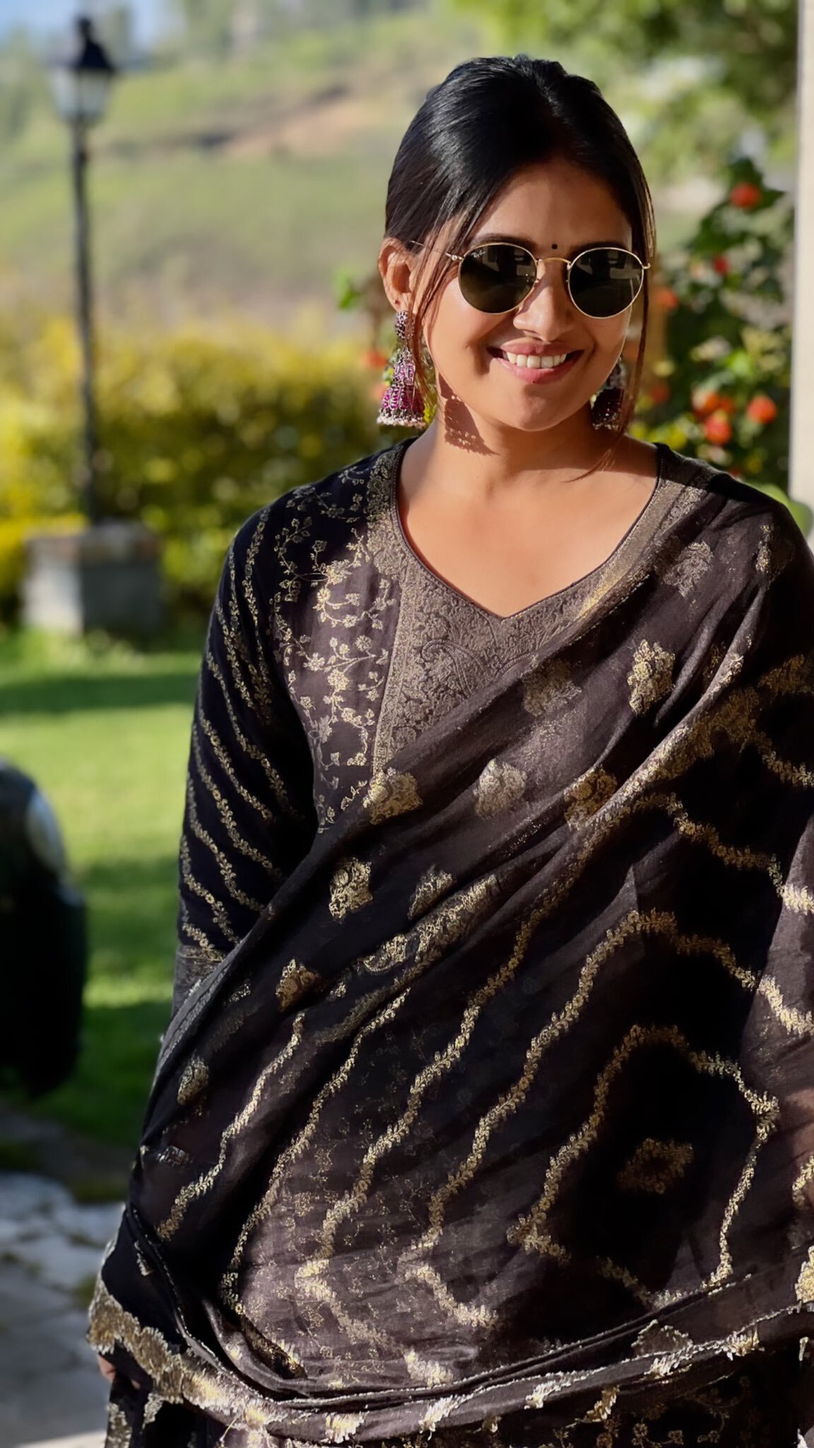 PHOTOS :எந்தப் பக்கம் பார்த்தாலும் போதை ஏறுதே.. வாணி போஜனின் புது லுக் ...