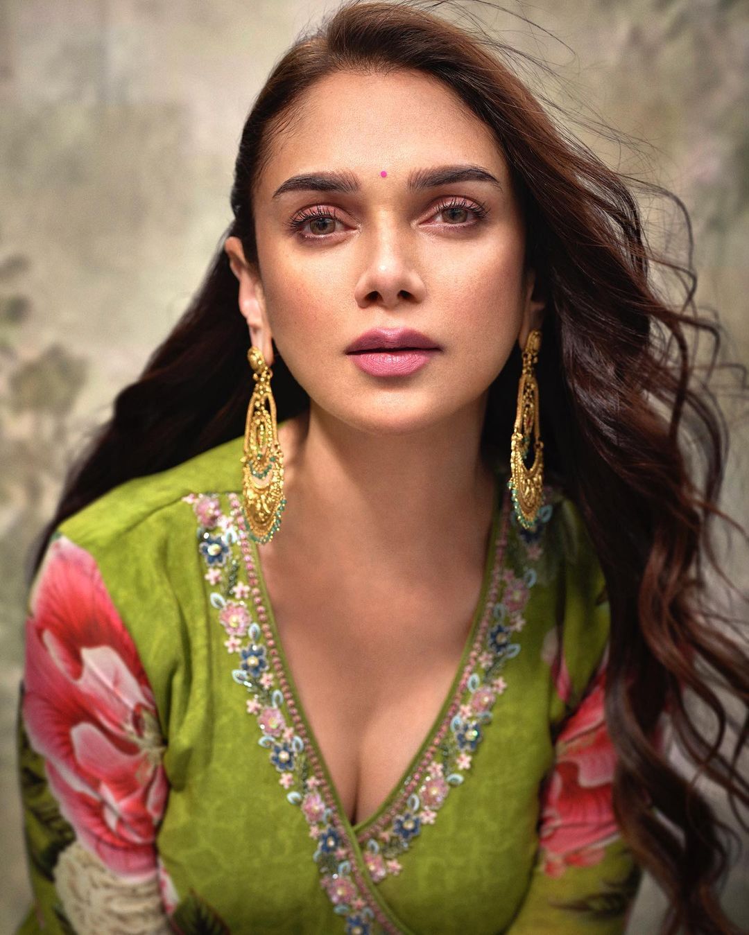 Aditi Rao Hydari: గ్లామర్ తో హీటెక్కిస్తున్న అదితి రావ్.. ఎక్కువగా ఆ ...