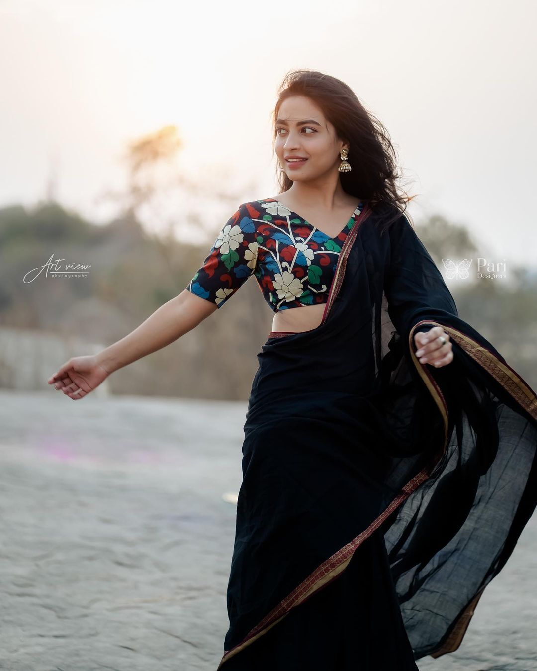 Alekhya Harika: చీరలోనూ దేత్తడి హారిక అందాలు.. అలా వయ్యారంగా చూపిస్తూ ఫొటోలు! | Bigg Boss Fame ...