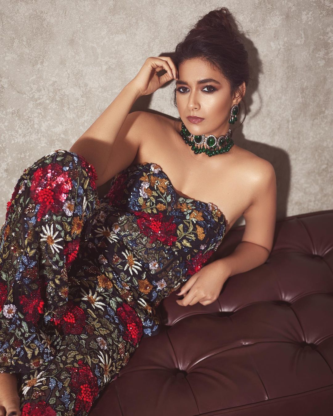 Keerthy Suresh: హాట్ షోలో మళ్లీ డోస్ పెంచిన కీర్తి సురేష్.. ఎద అందాలతో టెంప్ట్ చేసేలా పోజులు ...