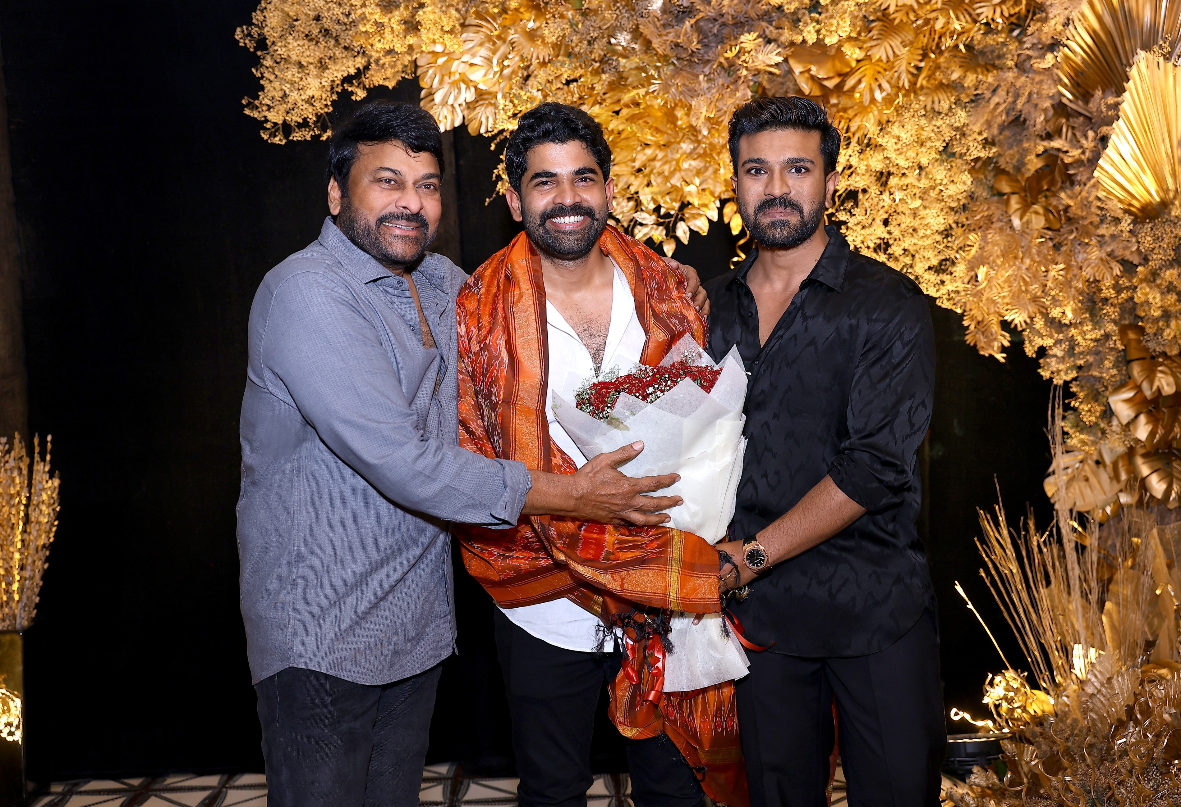 Ram Charan Birthday Party.. RRR టీమ్‌కు సన్మానం.. విజయ్ దేవరకొండతోపాటు ...