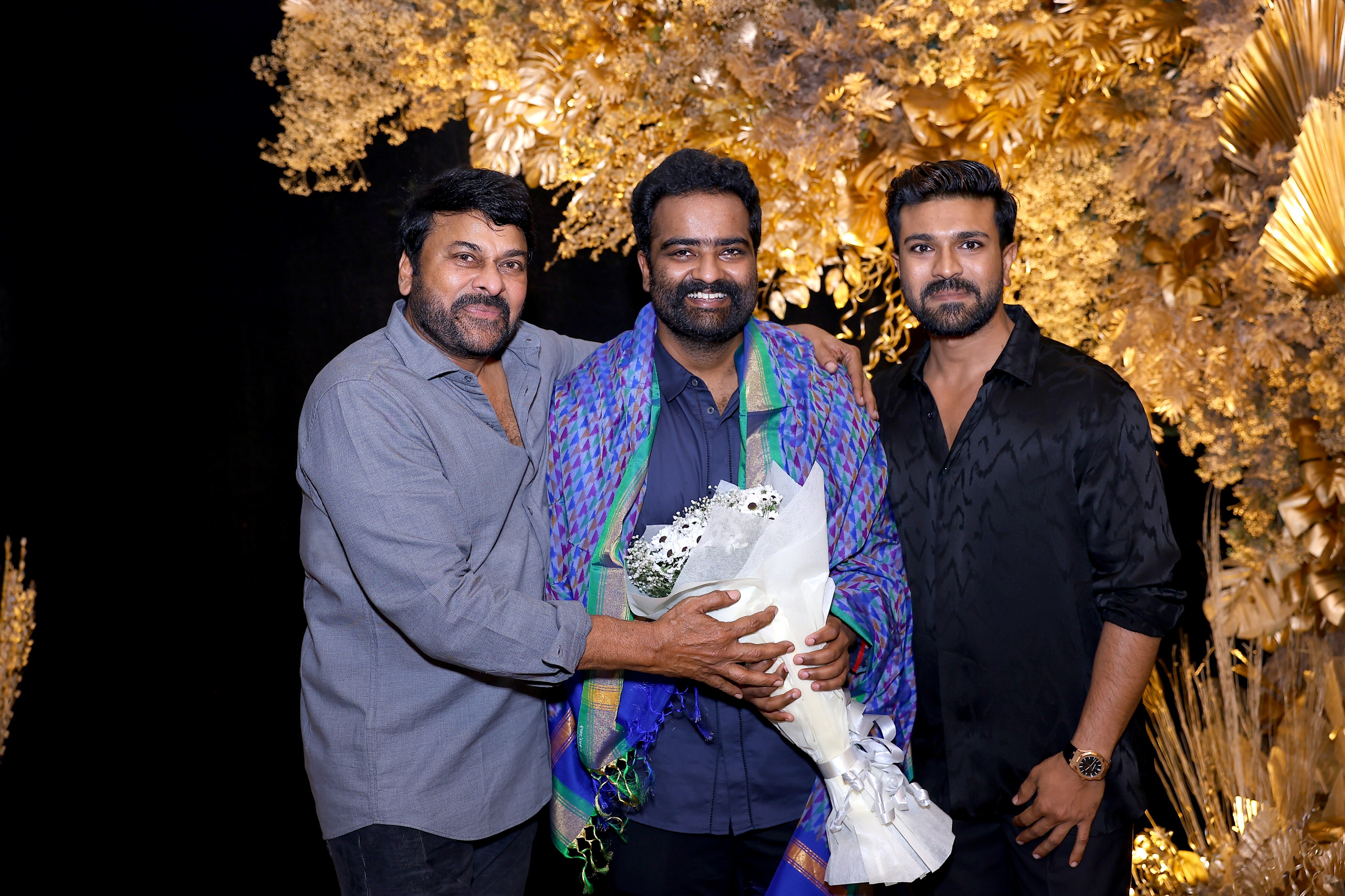 Ram Charan Birthday Party.. RRR టీమ్‌కు సన్మానం.. విజయ్ దేవరకొండతోపాటు ...