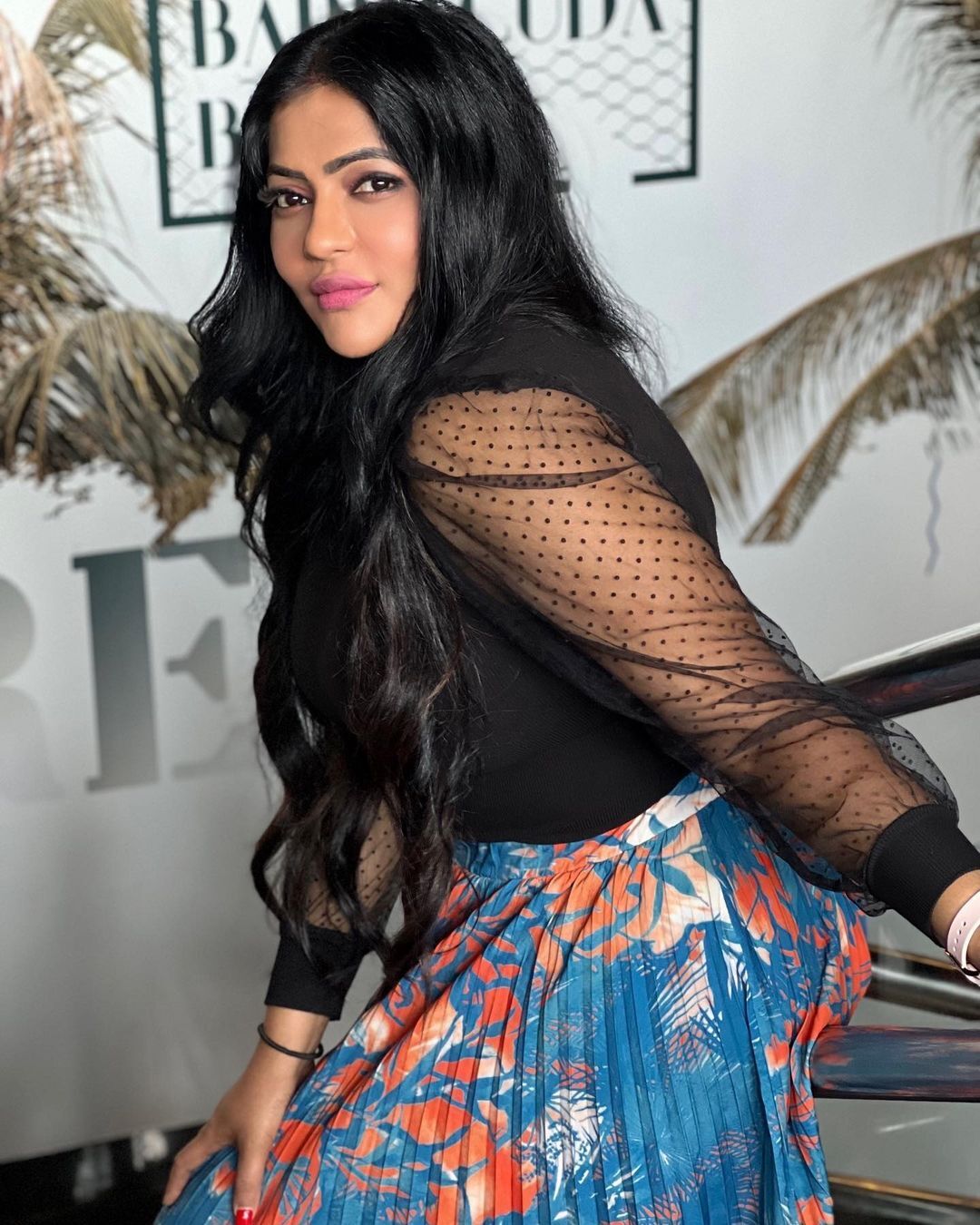 என்னது இது சின்னப்புள்ள மாதிரி கெட்டப்.. ரேஷ்மாவை கலாய்க்கும் ரசிகர்கள்! | Reshma's Recent ...