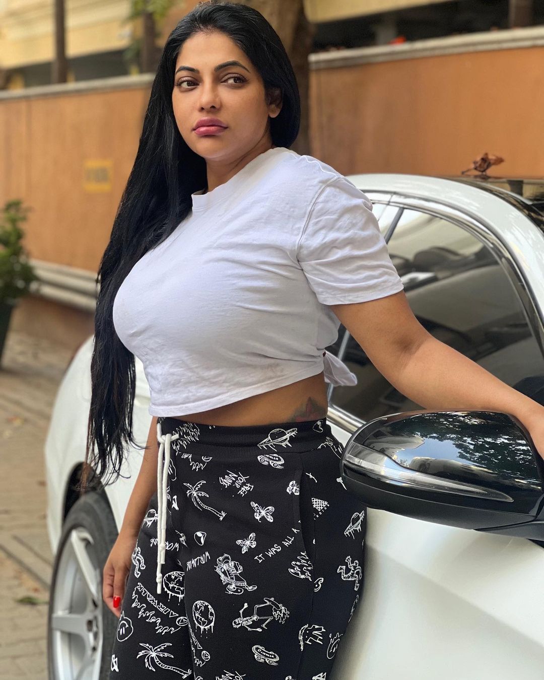 Reshma Pasupuleti హాట్ ఫొటోలతో తమిళ నటి రచ్చ: ఎద అందాలు కనపడేలా పోజులు ...