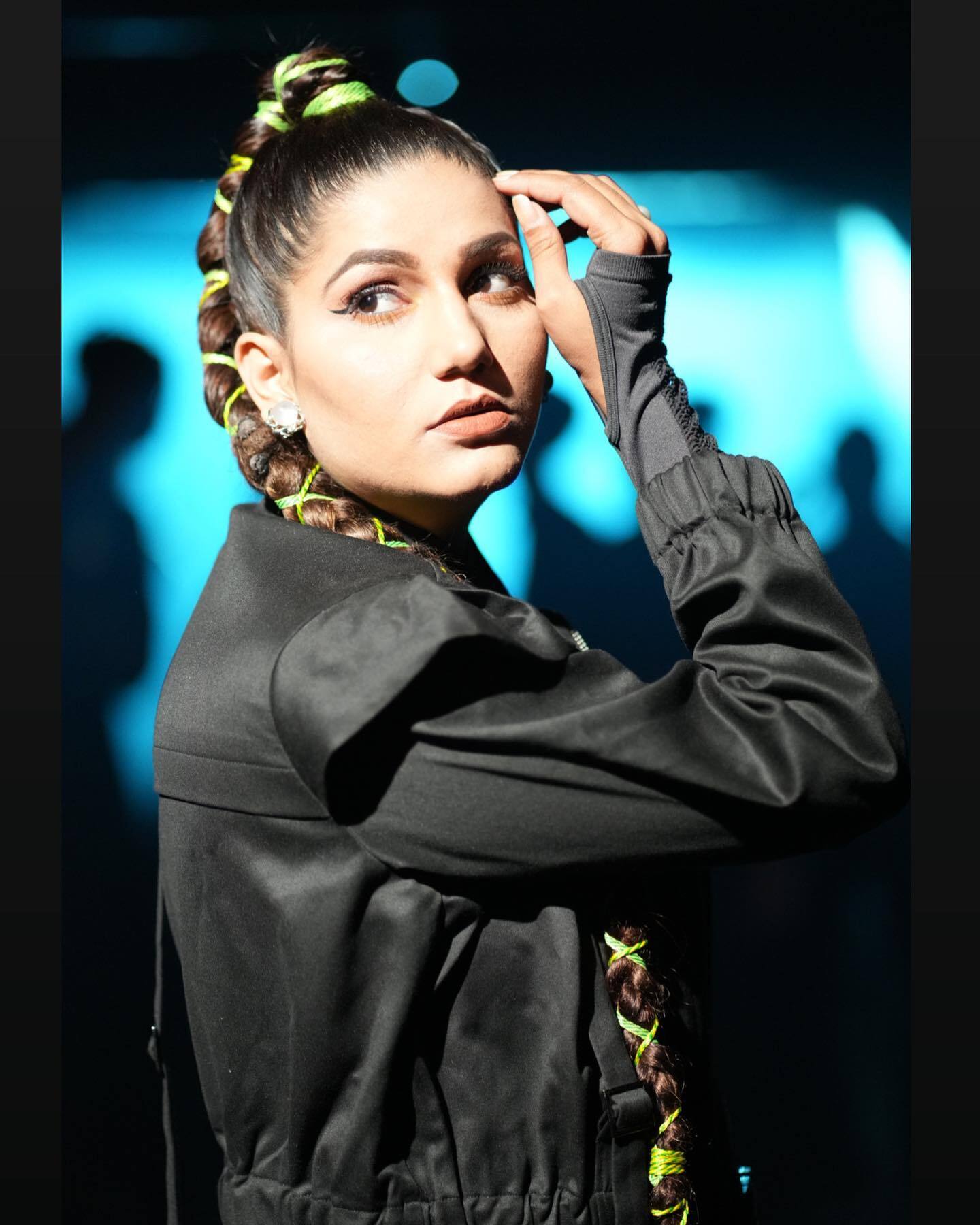 Sapna Choudhary: सपना चौधरी ने अपने धाकड़ अंदाज में धड़काया फैन्स का ...