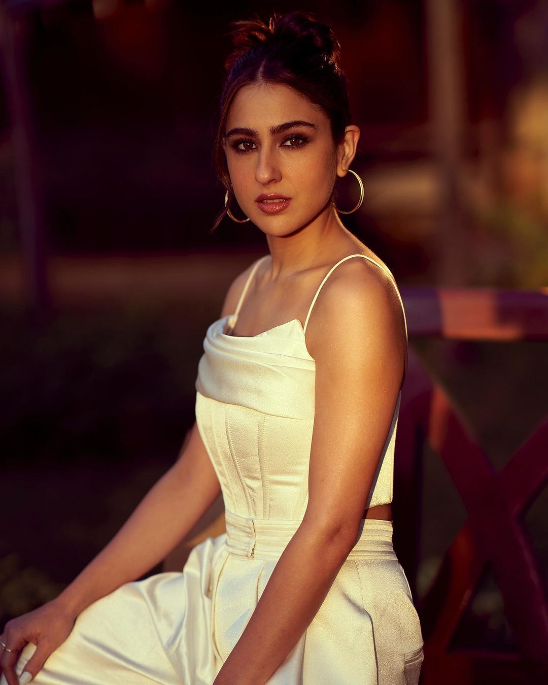 Sara Ali Khan: ఎలాంటి డ్రెస్ వేసినా ఆ అందాలు హైలెట్ అయ్యేలా ఘాటైన ...