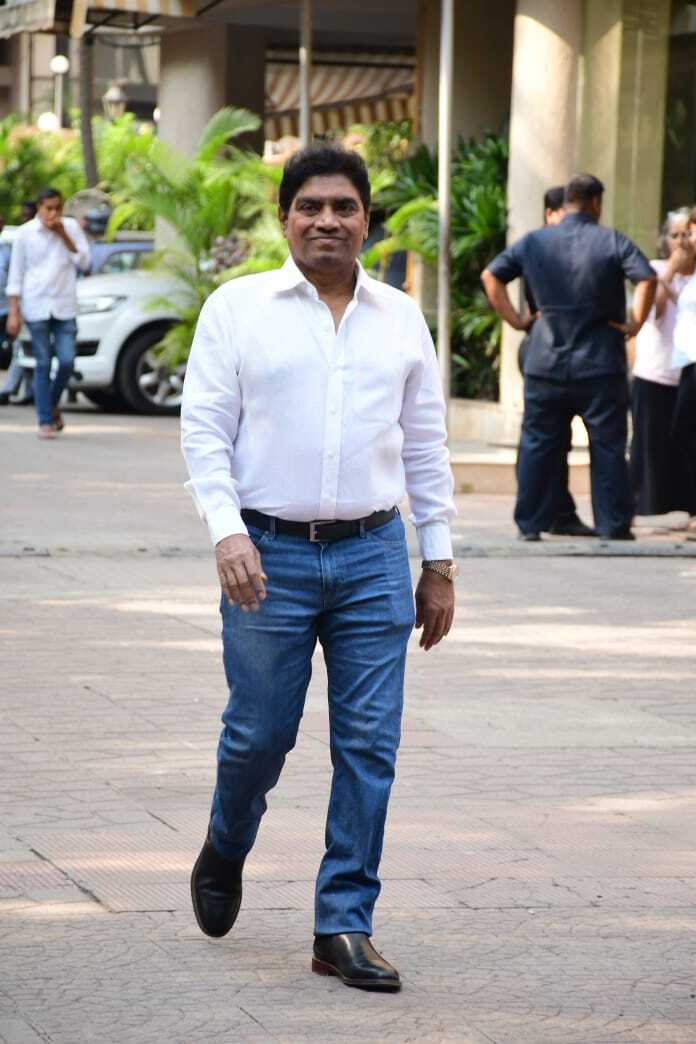 Satish Kaushik Last Rites Performed In Mumbai - Filmibeat