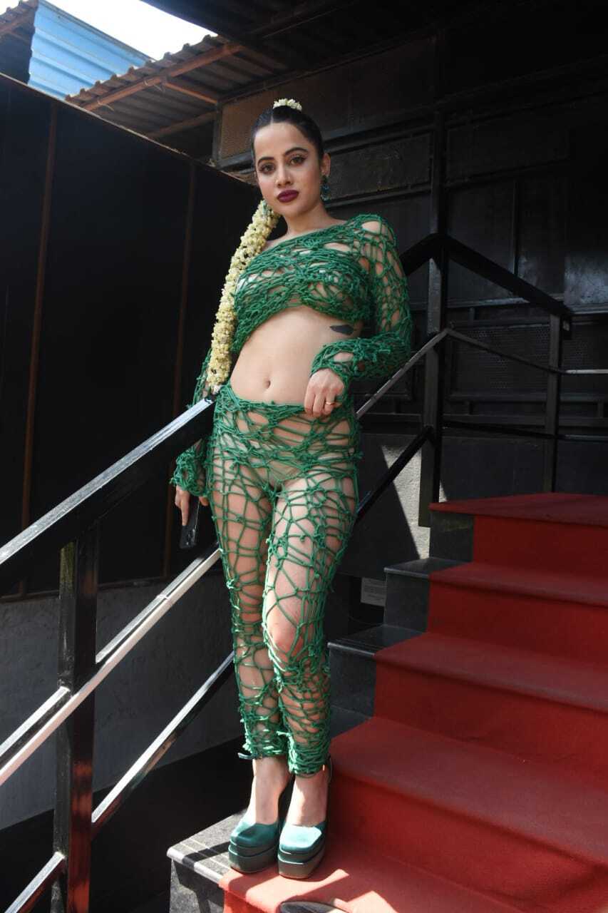 Uorfi Javed Spotted In Netted Green Outfit At A Talkies In Mumbai For ...