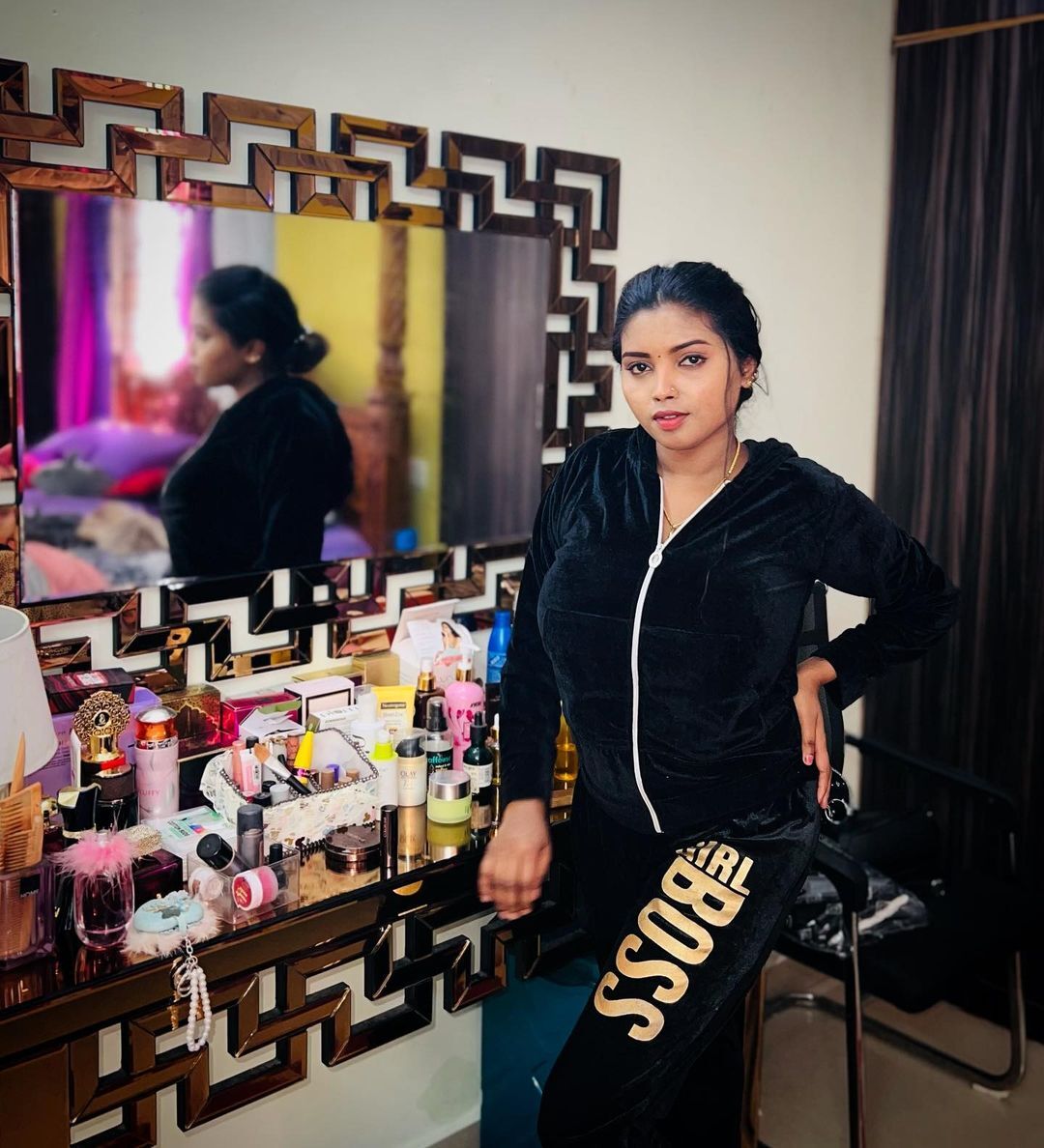 PHOTOS : பிறந்தநாள் அதுவுமா பொழுதே போகல…முரட்டுத்தனமா போஸ் கொடுத்த ...