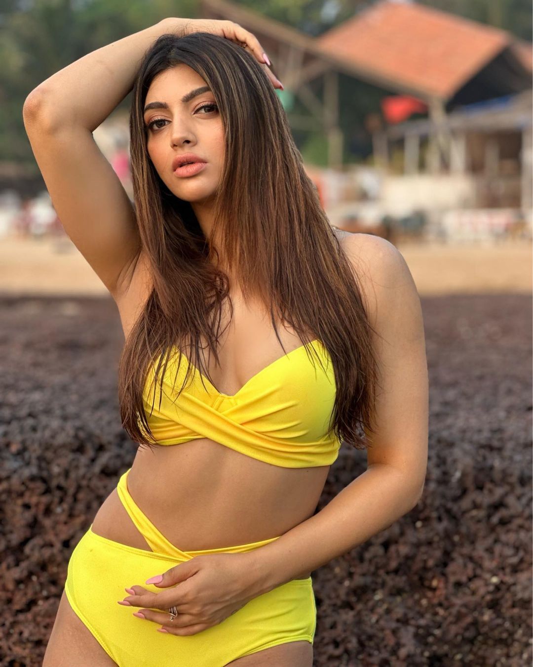 Akanksha Puri మత్తెక్కించే అందాలతో ఆకాంక్ష పూరి.. ఎద సోయగాలతో విందు | Akanksha Puri Cleavage ...