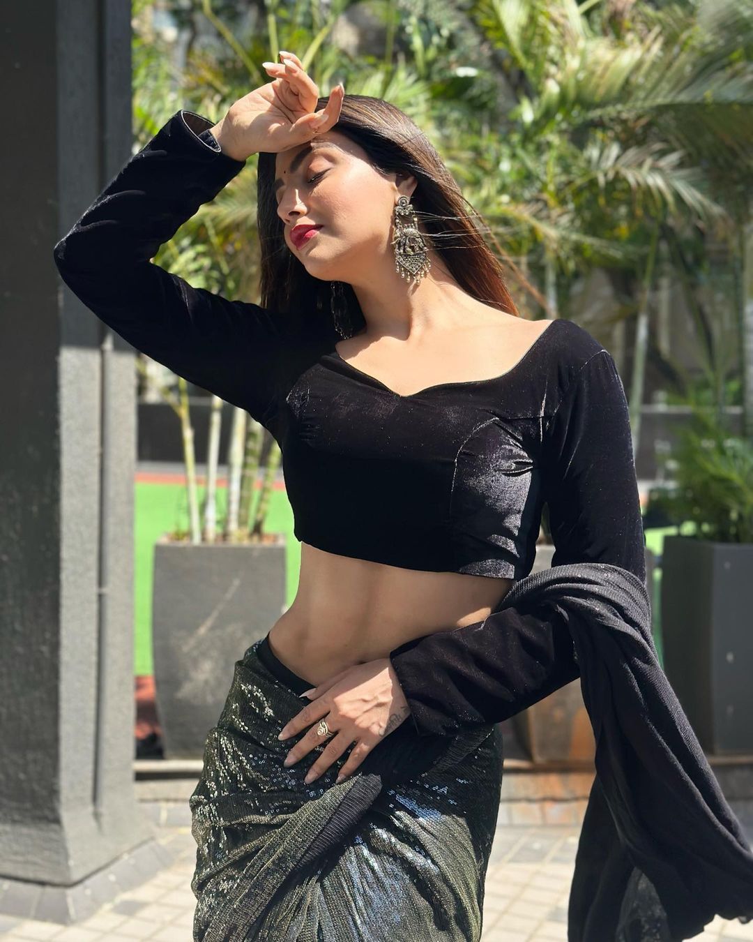 Akanksha Puri మత్తెక్కించే అందాలతో ఆకాంక్ష పూరి.. ఎద సోయగాలతో విందు ...