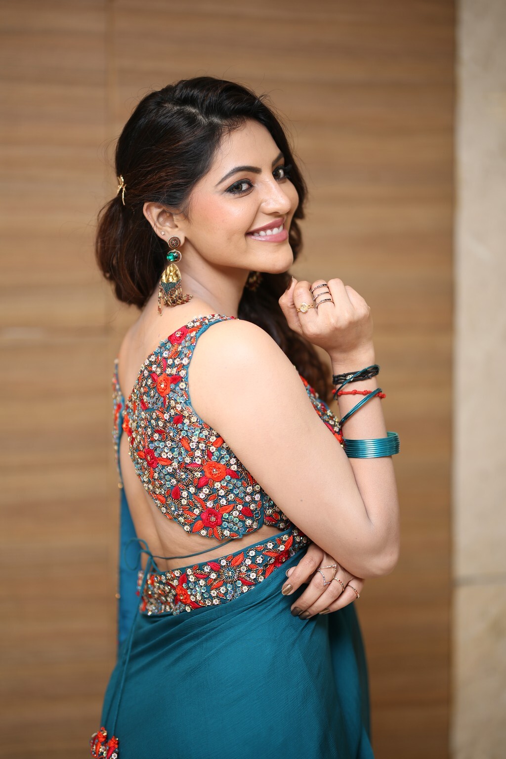 Athulya Ravi అతుల్య రవి బోల్డ్ ఫోటోలు.. ఎద అందాలతో మీటర్ హీరోయిన్ ...