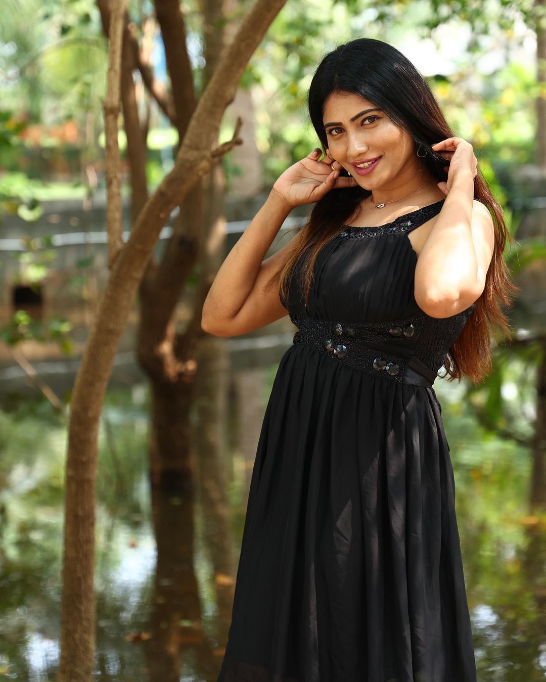 PHOTOS : அடங்காத பிக் பாஸ் ஜூலி.. ஸ்லீவ்லெஸ் ஜாக்கெட்.. சொக்க வைக்கும் ...