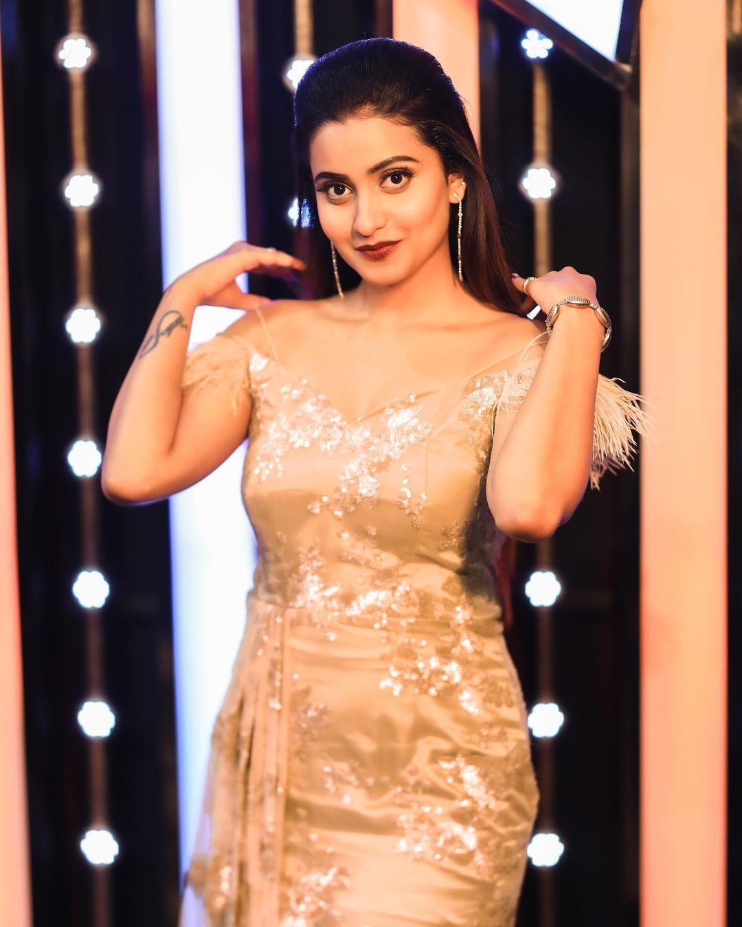 Deepika Pilli: ఎద అందాలతో దీపిక పిల్లి ఫొటోలు.. క్యూట్ ఎక్స్ ప్రెషన్స్ ...