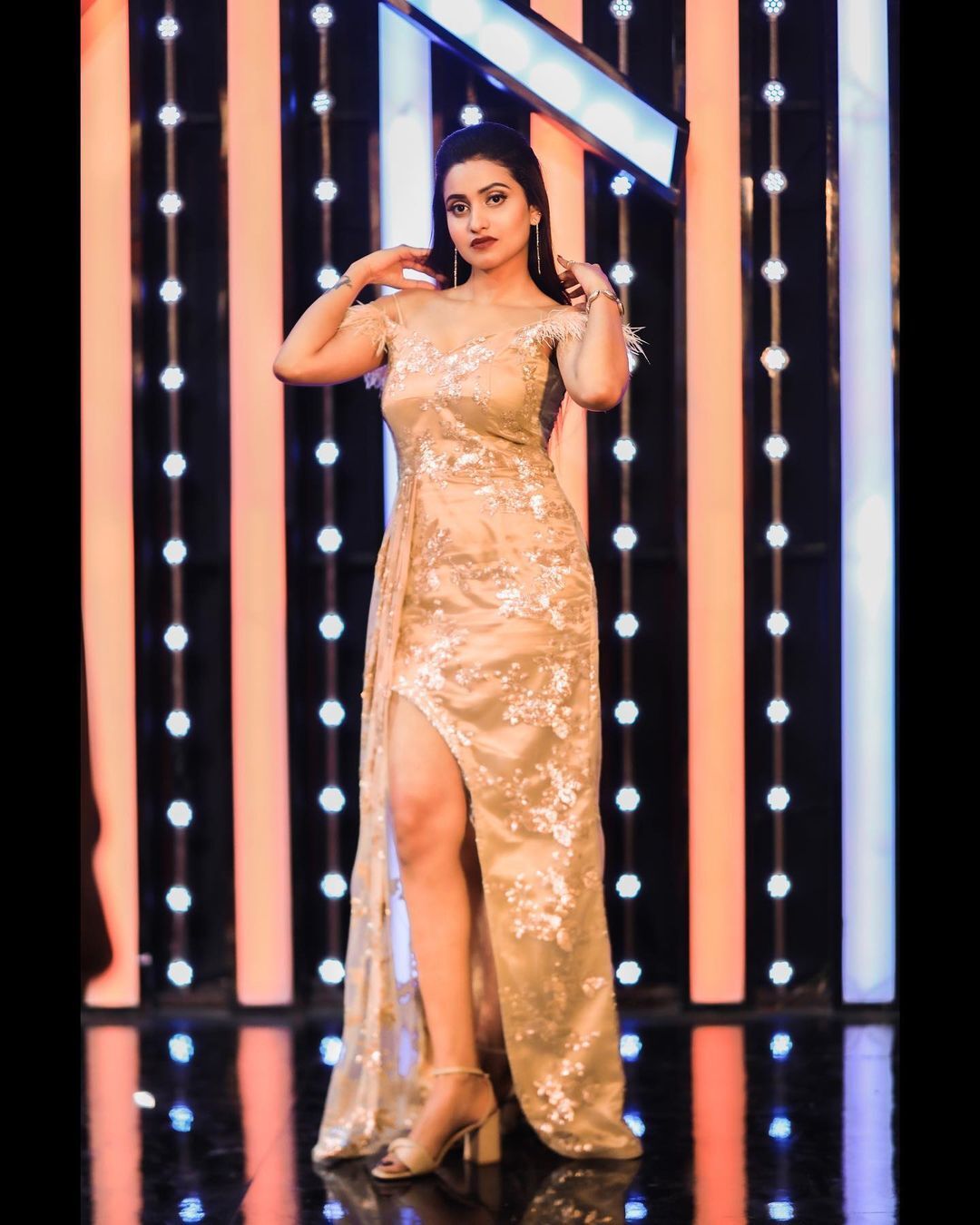 Deepika Pilli: ఎద అందాలతో దీపిక పిల్లి ఫొటోలు.. క్యూట్ ఎక్స్ ప్రెషన్స్ ...