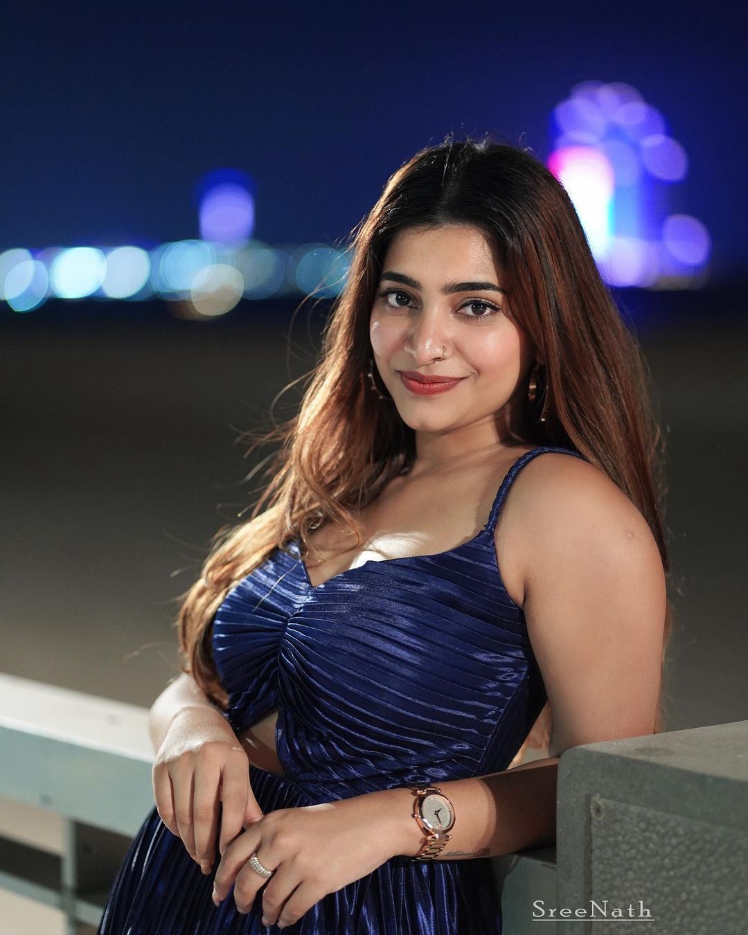 Malavika Sreenath విరబూసిన అందాలతో ముద్దుగుమ్మ.. హాట్‌హాట్‌గా గ్లామర్ రచ్చ | Malavika Sreenath ...