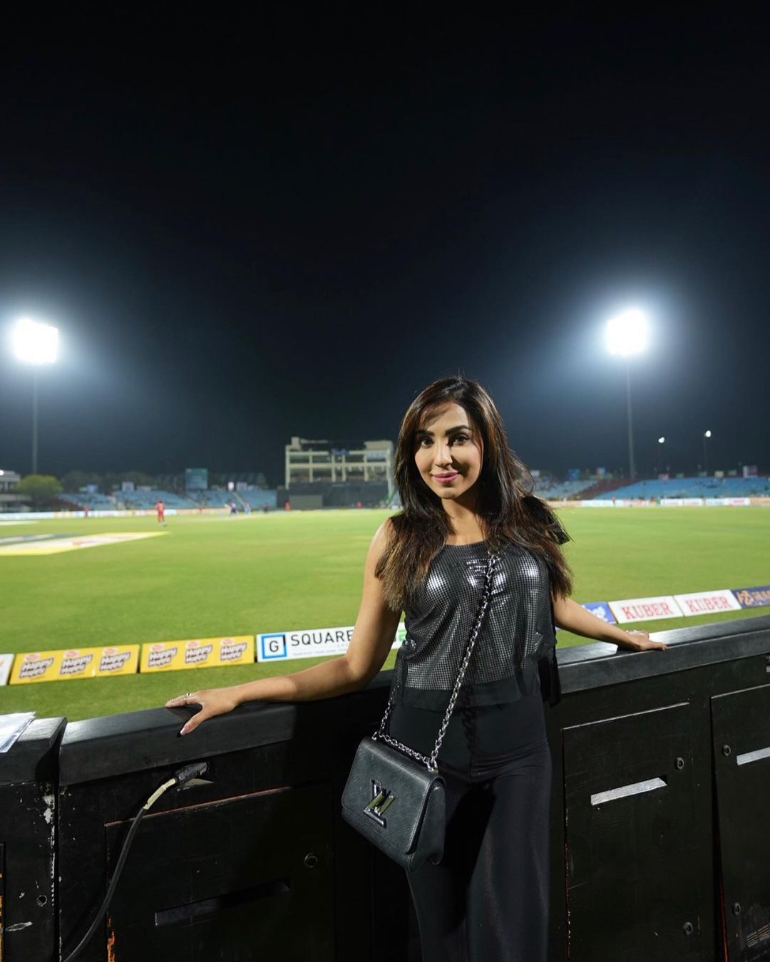 PHOTOS : ஐபிஎல் பார்க்க வந்த பார்வதி நாயர்.. சத்தியமா யாரும் மேட்ச் ...