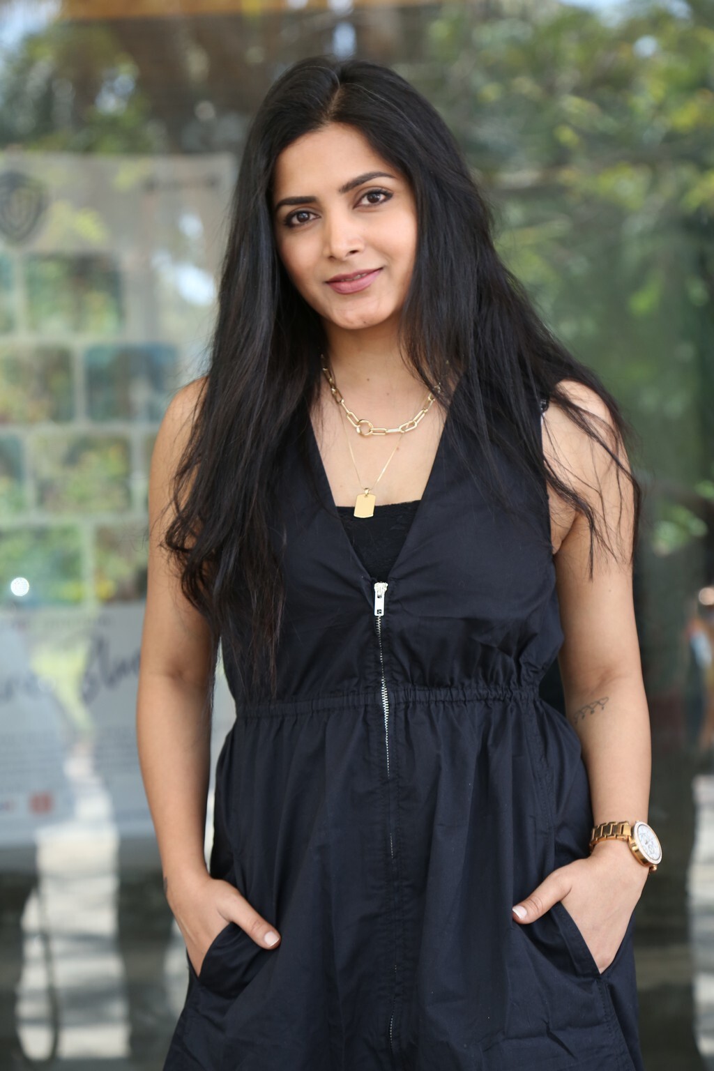 Pavani Gangireddy స్లీవ్‌లెస్ డ్రస్‌లో పావని గంగిరెడ్డి.. గ్లామర్ ...