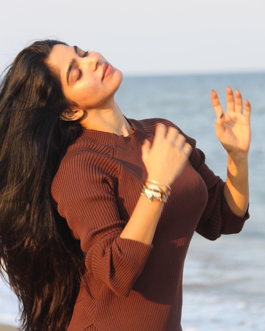 PHOTOS: கோடைகால டார்க் சாக்லேட் திவ்யா பாரதியின் சிலிர்க்க வைக்கும் ...