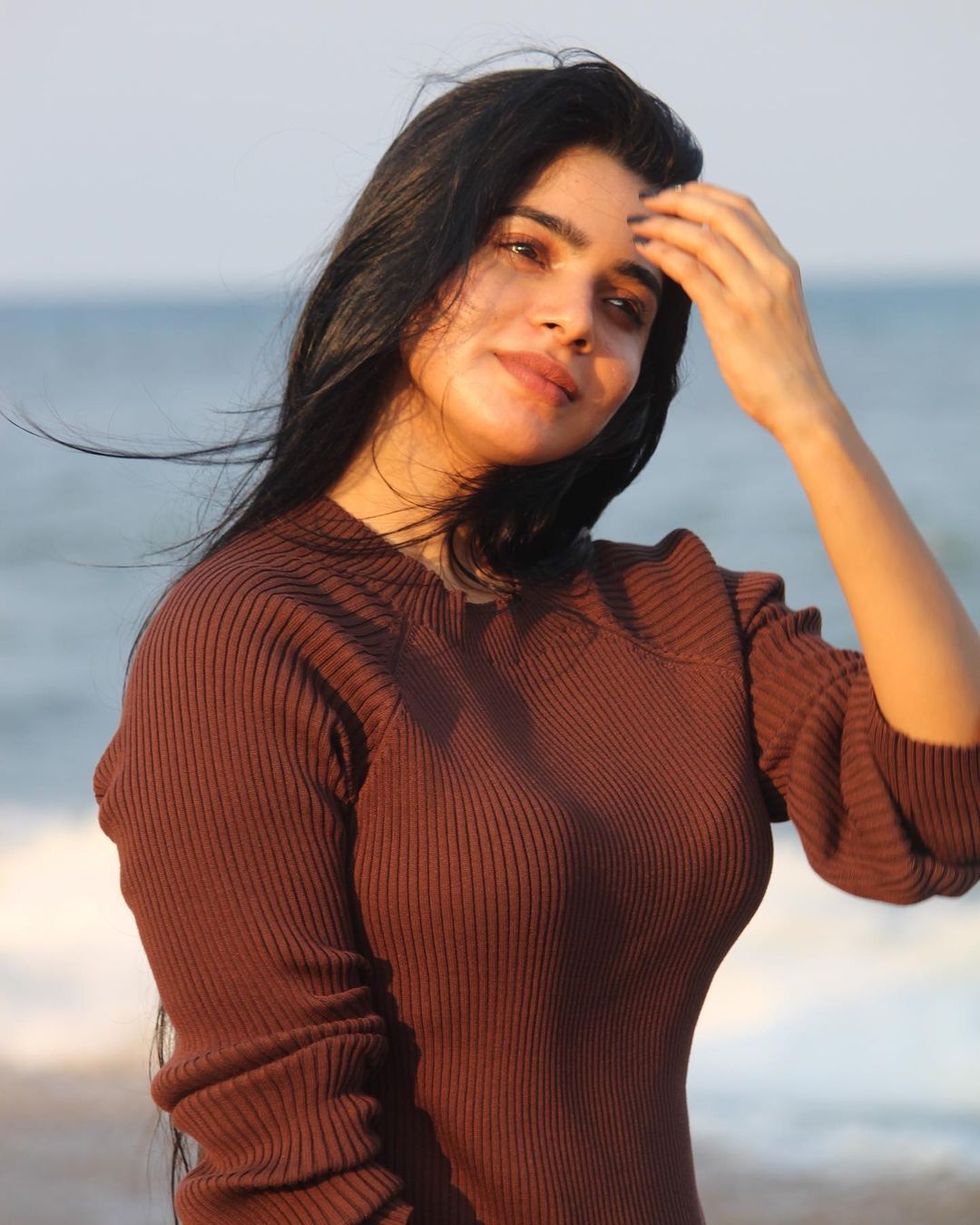 PHOTOS: கோடைகால டார்க் சாக்லேட் திவ்யா பாரதியின் சிலிர்க்க வைக்கும் போட்டோஸ் | Actress Divya ...