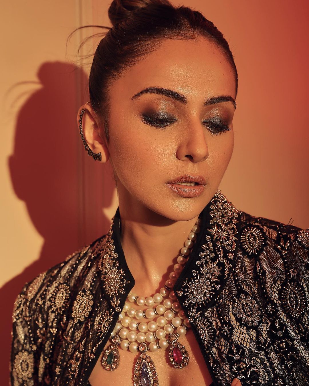 Rakul Preet Singh: బ్రాలో రకుల్ ప్రీత్ సింగ్ బోల్డ్ షో.. పైన కింద అన్ని ...