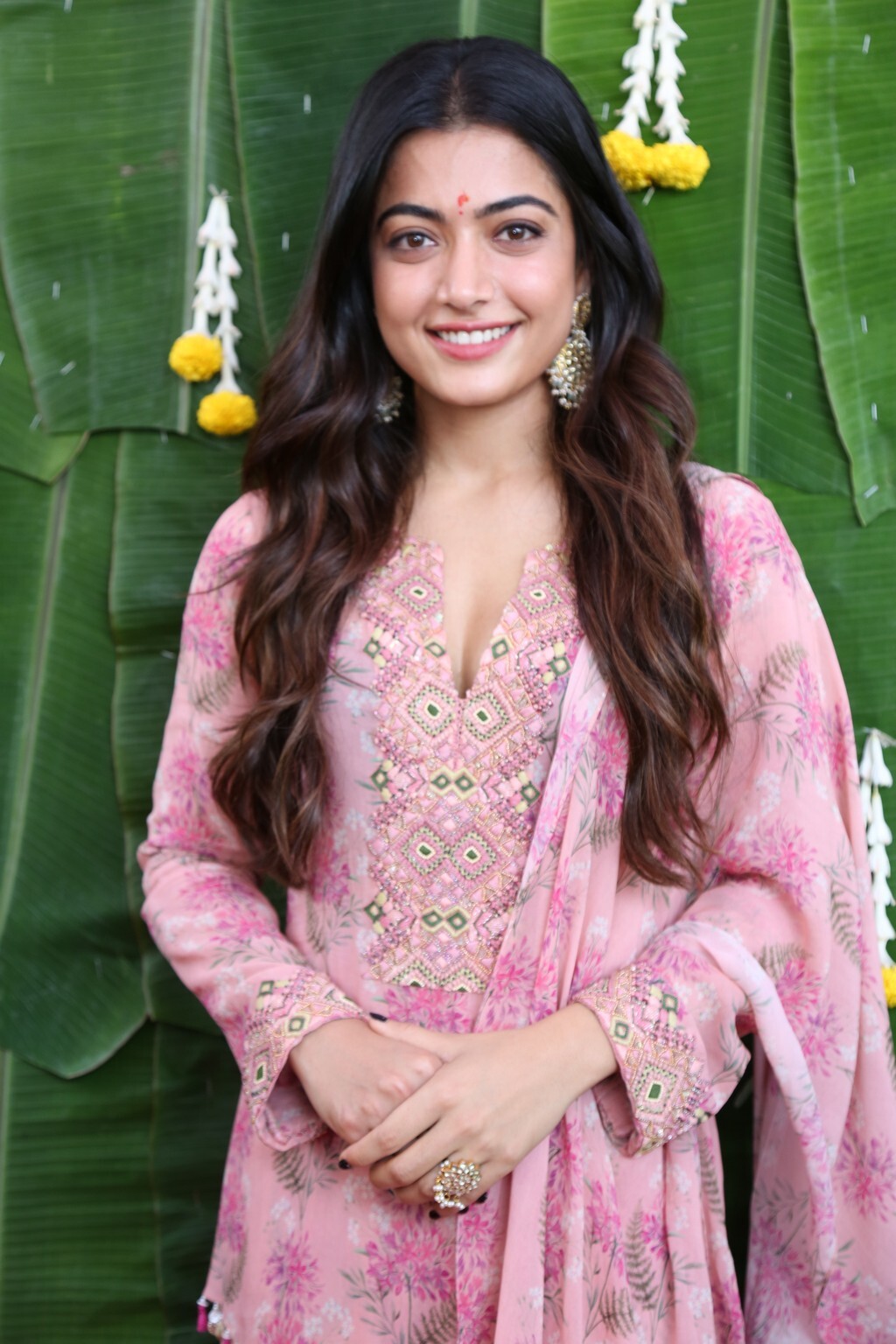 Rashmika Mandanna రష్మిక మందన్న బోల్డ్ ఫోటోలు.. గ్లామర్ ట్రీట్‌తో ...