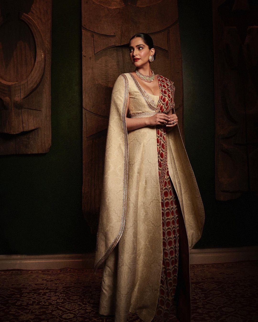 Sonam Kapoor Photos: Latest HD Images, Pictures, Stills & Pics - FilmiBeat