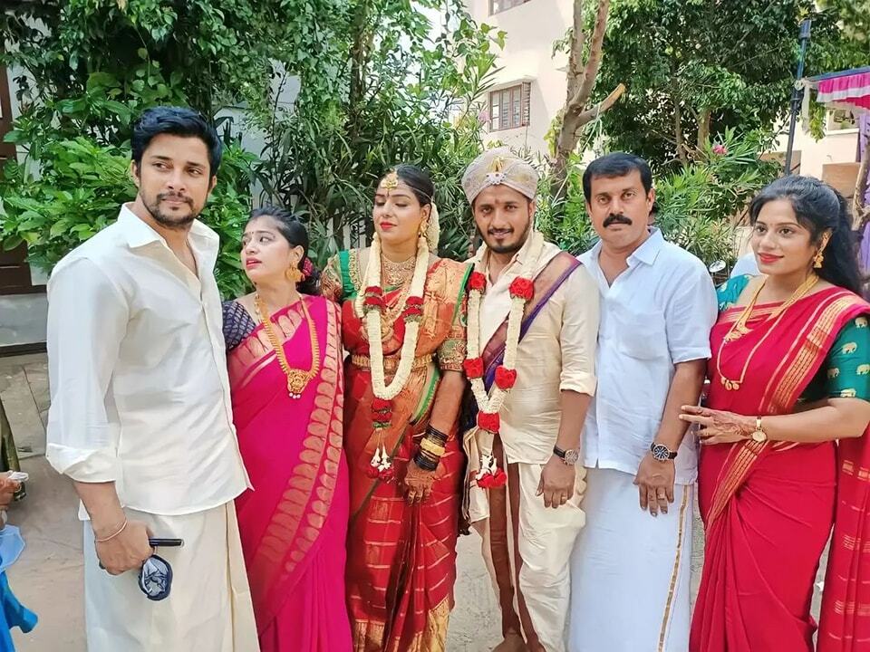 Director AP Arjun Ties The Knot To Annapoorna: See Photos - Filmibeat
