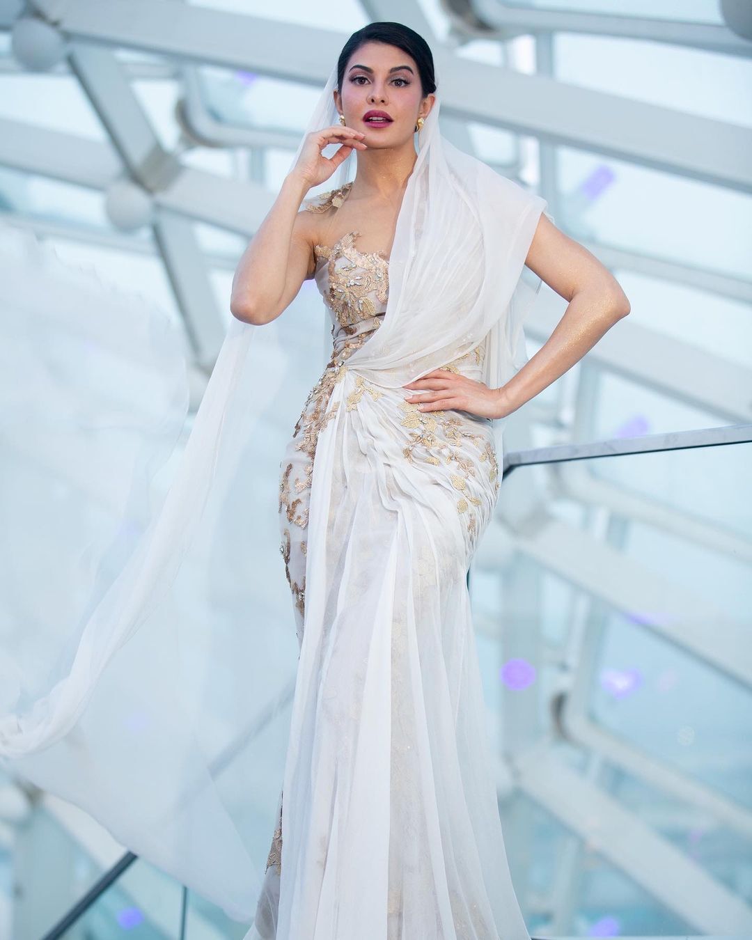 IIFA 2023: Jacqueline Fernandez Stuns in a hooded look, steals the spotlight in a white ensemble ...