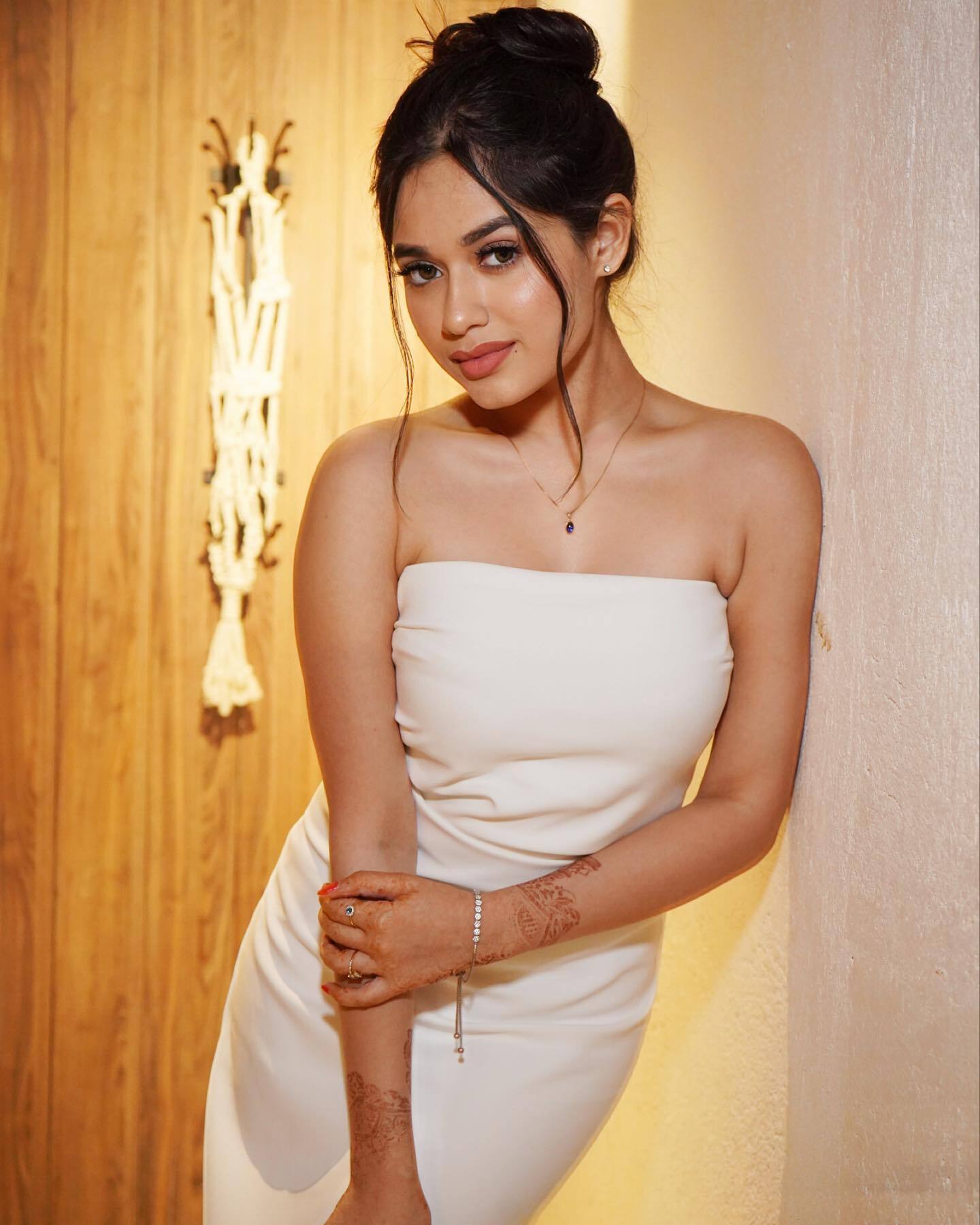 Jannat zubair rahmani looks like a doll in colourful red dress ...