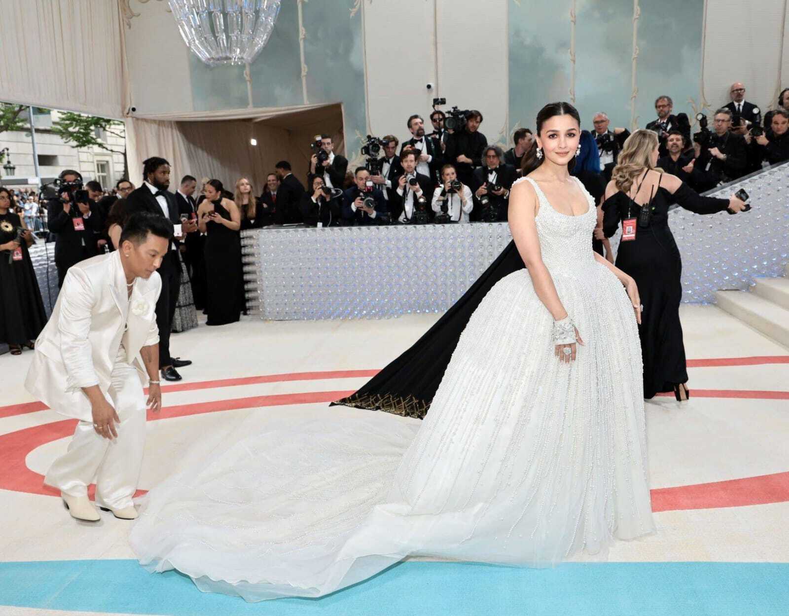 Met Gala 2023: B-Town Diva Alia Bhatt Looks Angelic as she made her Met Gala Debut in a stunning ...