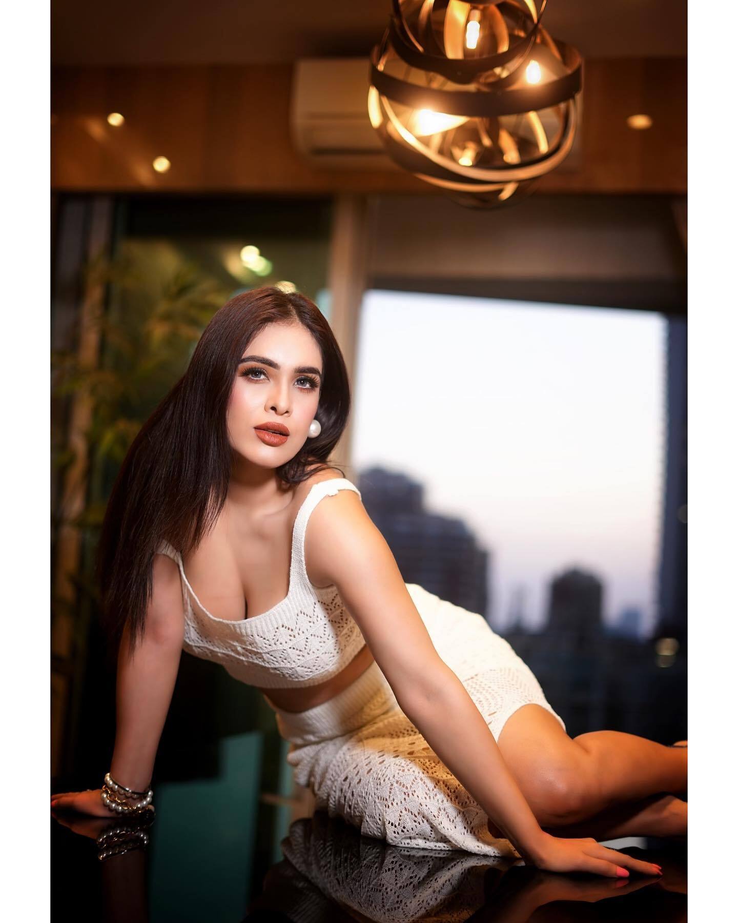 Neha Malik: लेदर की शॉर्ट ड्रेस पहने नेहा मालिक ने दिखाया अपना कर्वी फिगर, तस्वीरों ने इंटरनेट ...