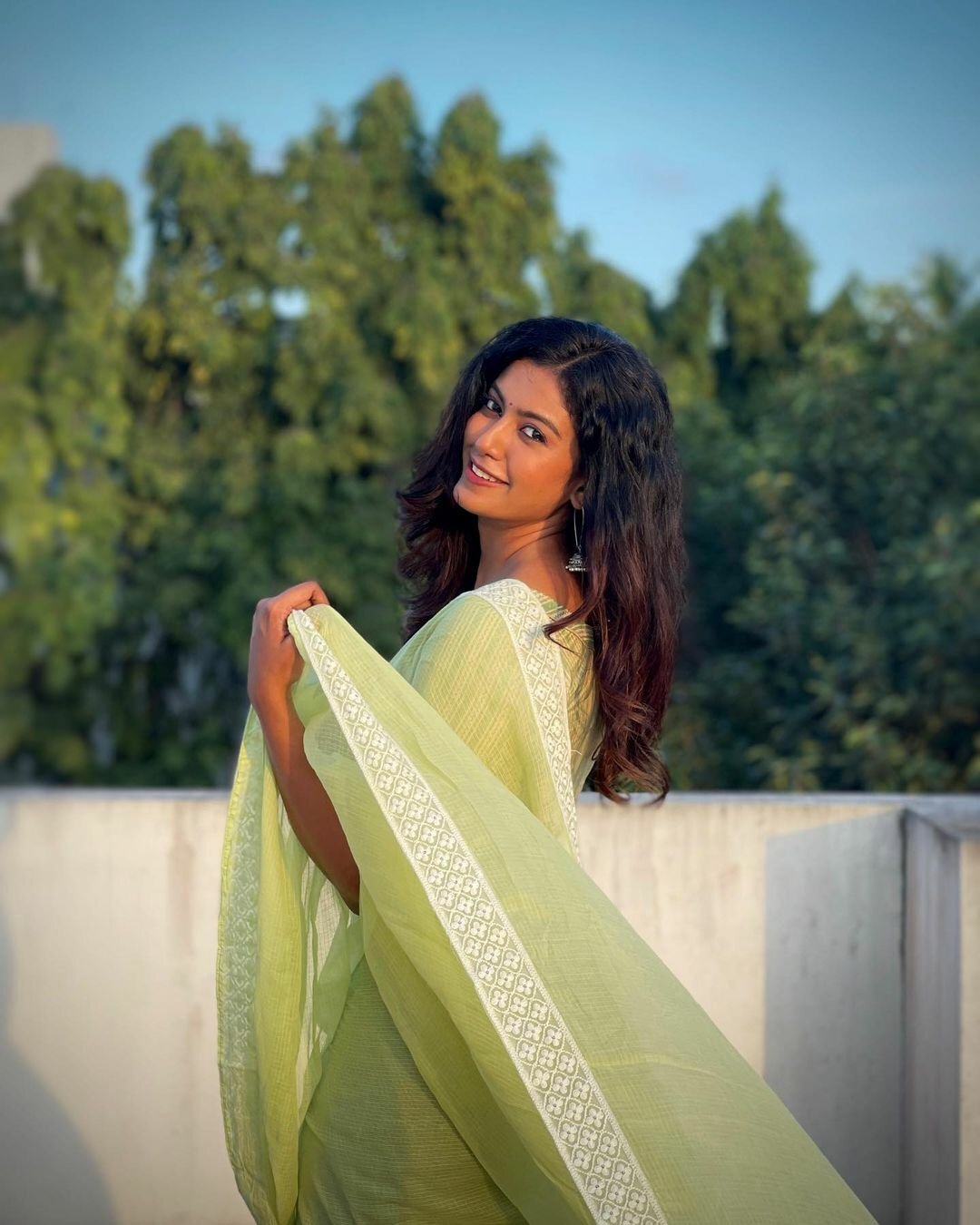 Roshni Haripriyan Photos: Find Latest HD Images, Pictures, Stills ...