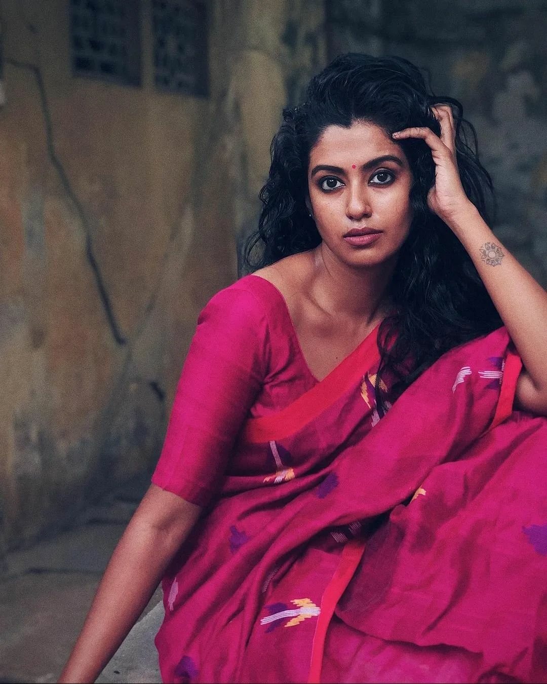 Roshni Haripriyan Photos: Find Latest HD Images, Pictures, Stills ...