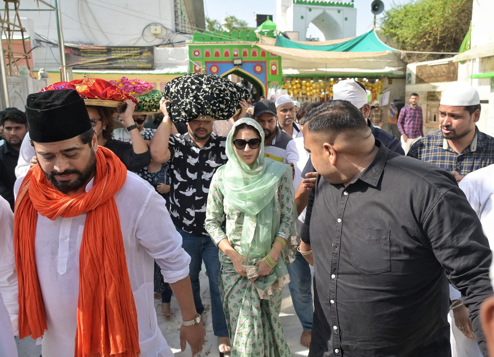Sara Ali Khan Visits Ajmer Sharif Dargah, seeks blessings for her ...