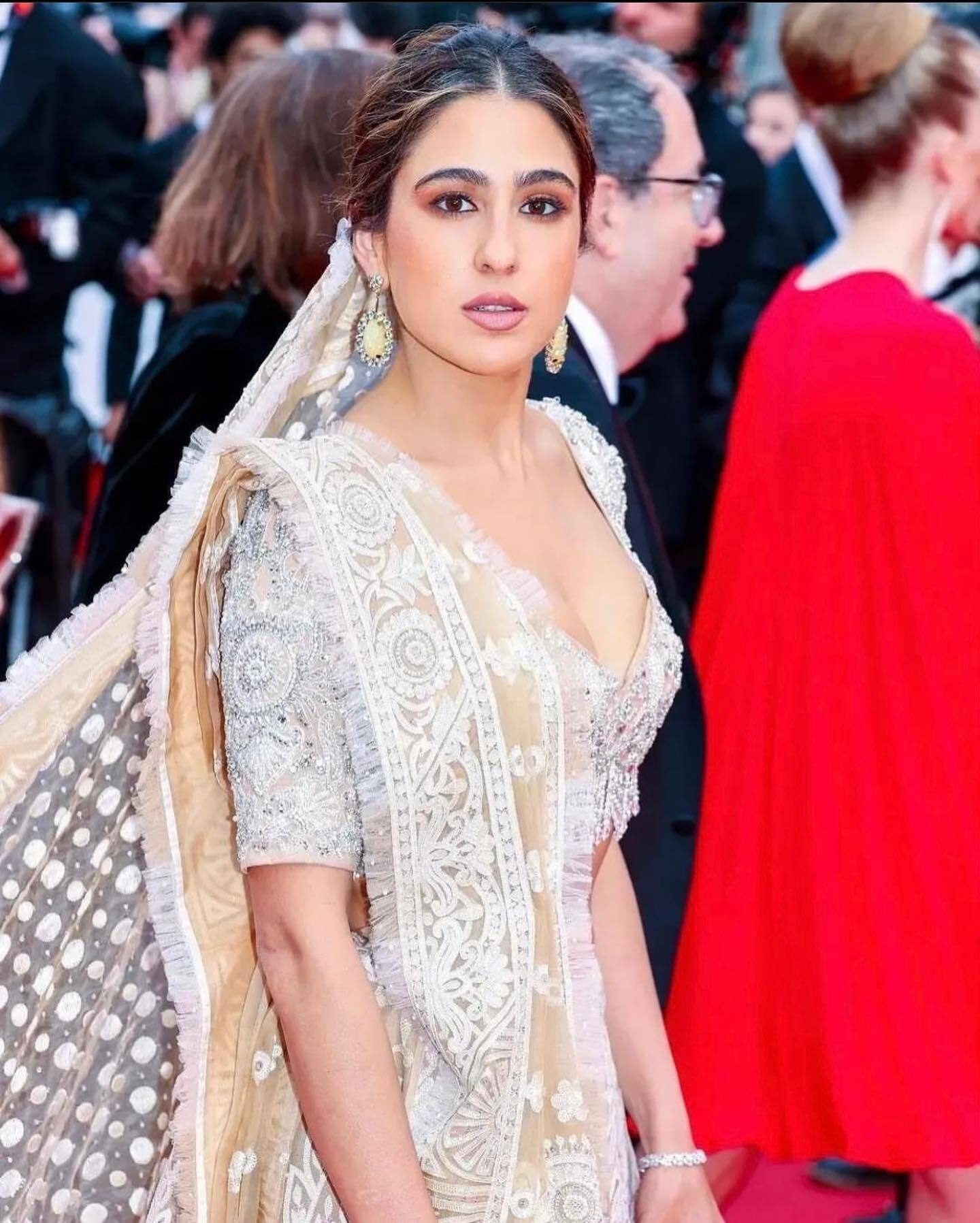 Sara Ali Khan: सारा अली खान ने कान्स फेस्टिवल के लिए पहना बेहद ही ...