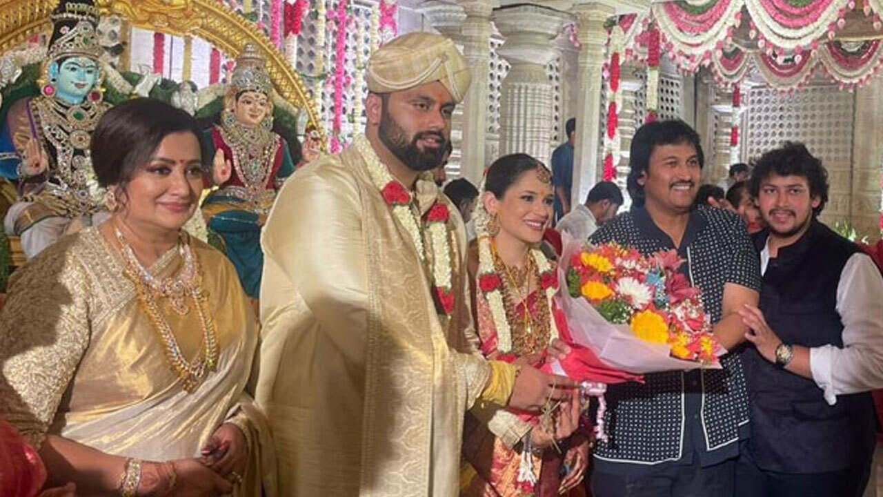 వైభవంగా సుమలత కొడుకు మ్యారేజ్.. రజనీకాంత్, యష్, మోహన్ బాబుతోపాటు.. ఇంకా ...