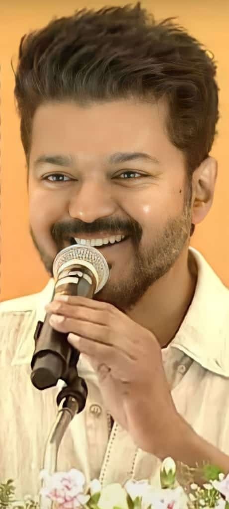 PHOTOS: ப்பா... என்னவொரு கெத்து.. மாணவர்களுடன் மாஸ் காட்டிய விஜய் ...