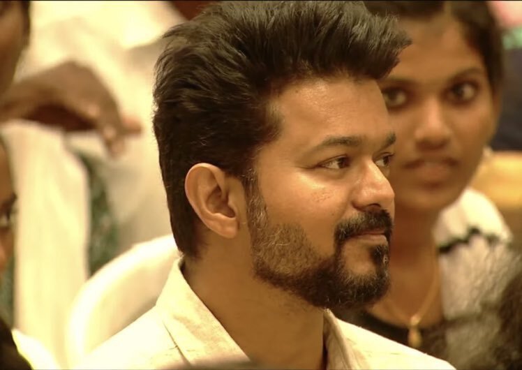 PHOTOS: ப்பா... என்னவொரு கெத்து.. மாணவர்களுடன் மாஸ் காட்டிய விஜய் ...