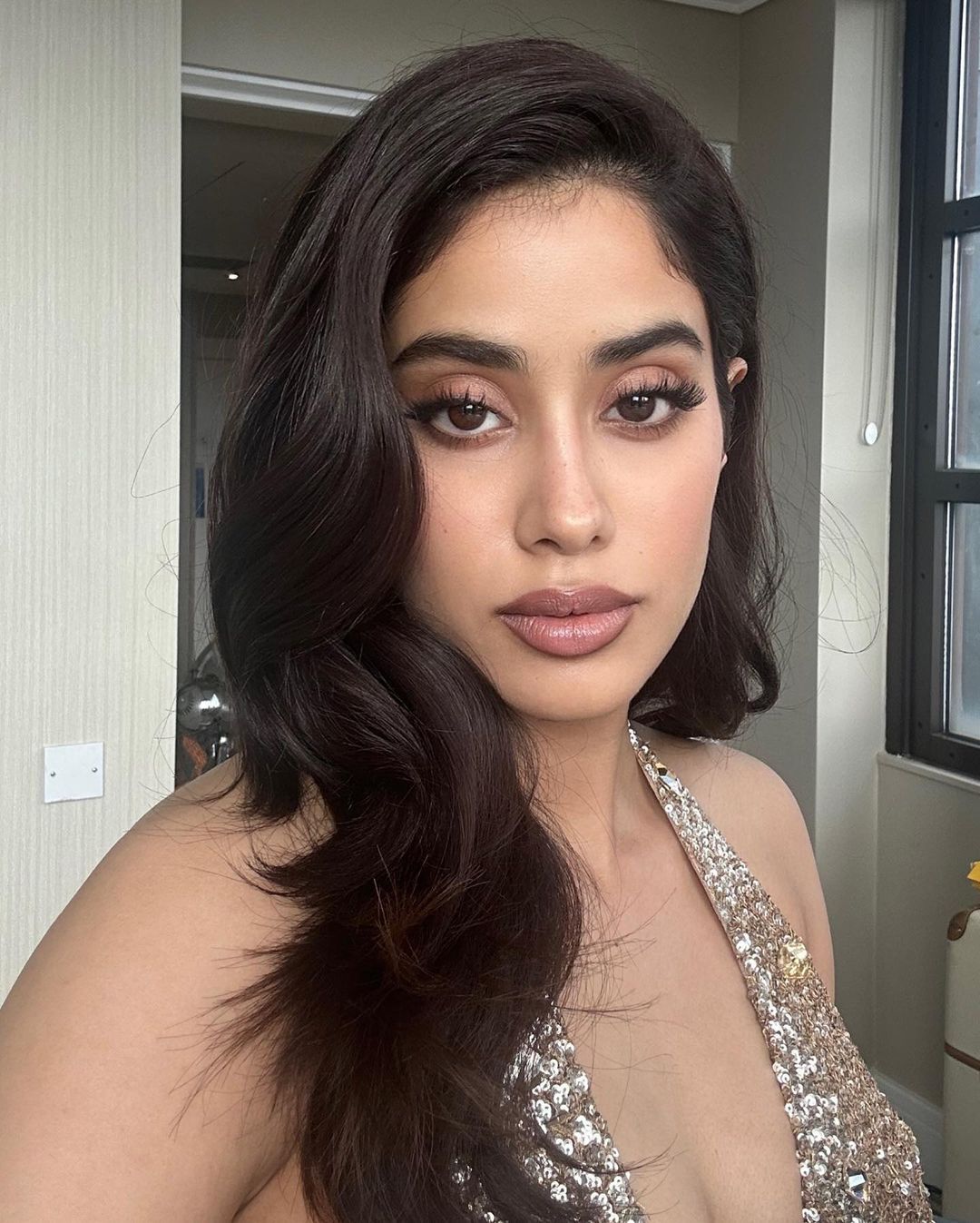 Janhvi Kapoor's Royal Avatar Takes Center Stage at the Animal Ball in a ...