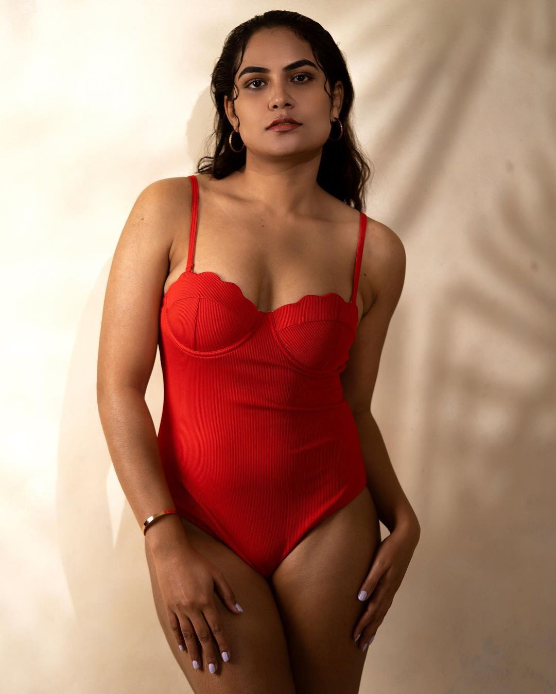 KGF Actress Roopa Rayappa Bold Photoshoot Goes Viral On Internet - Filmibeat