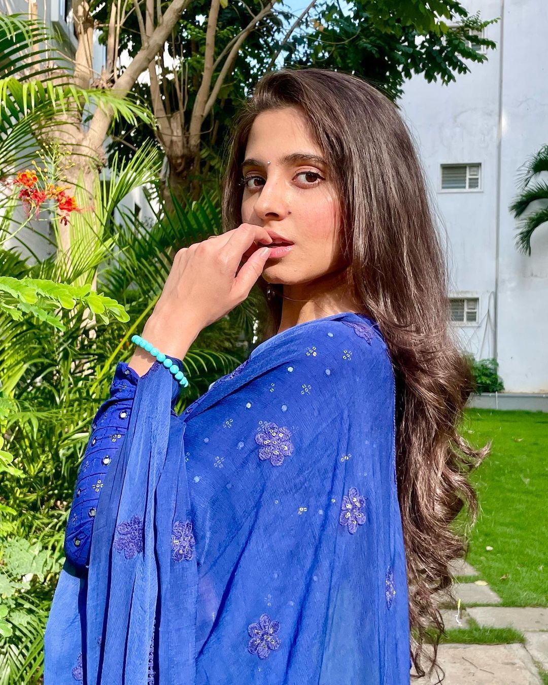 Preethi Asrani: బ్రాలో మనసు దోచుకునేలా ప్రీతి అస్రానీ అందాలు ...