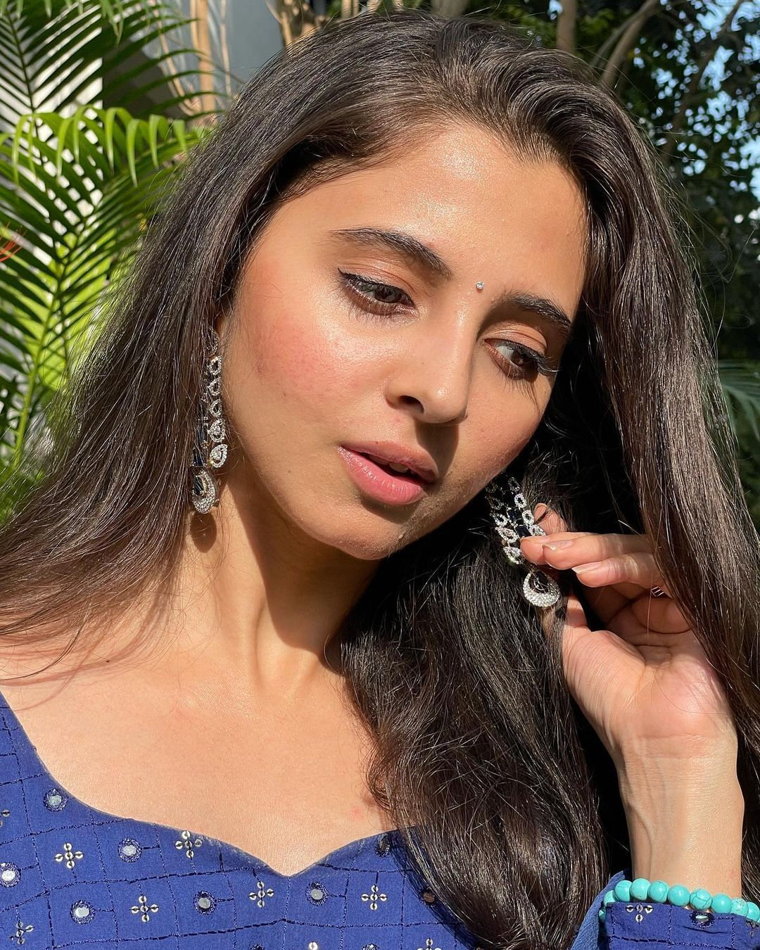 Preethi Asrani: బ్రాలో మనసు దోచుకునేలా ప్రీతి అస్రానీ అందాలు ...