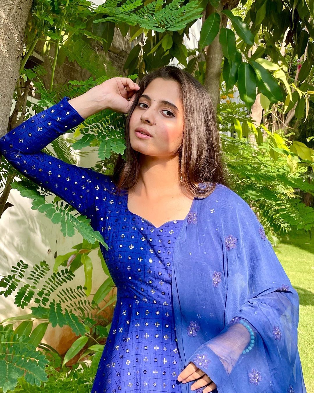 Preethi Asrani: బ్రాలో మనసు దోచుకునేలా ప్రీతి అస్రానీ అందాలు ...