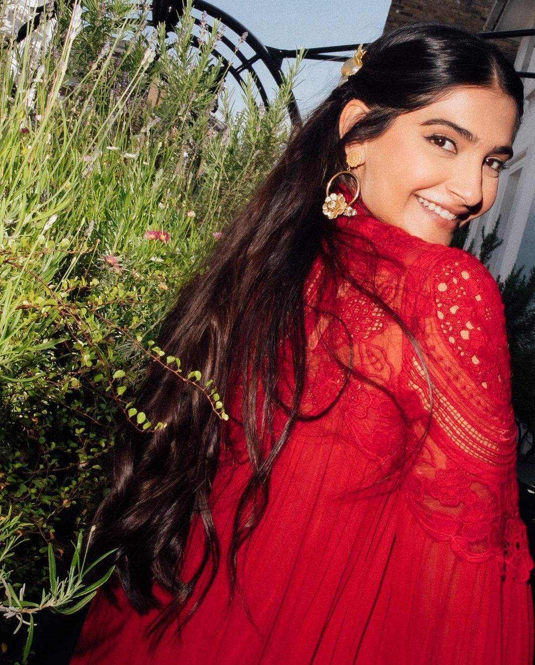 Sonam Kapoor Celebrates Her First Birthday In Mommy Style; SEE PICS ...